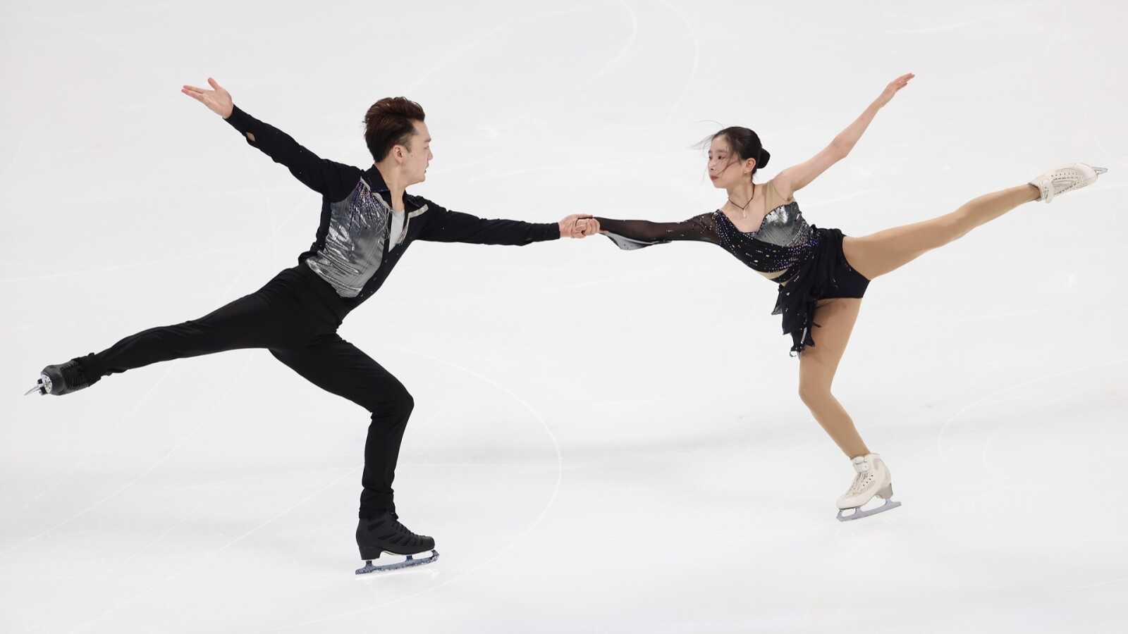 Figure Skating Wallpapers (39 images) - WallpaperCat