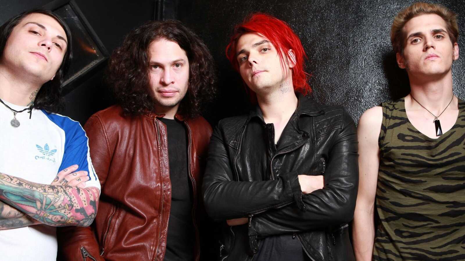 Gerard Way Wallpapers (44 images) - WallpaperCat