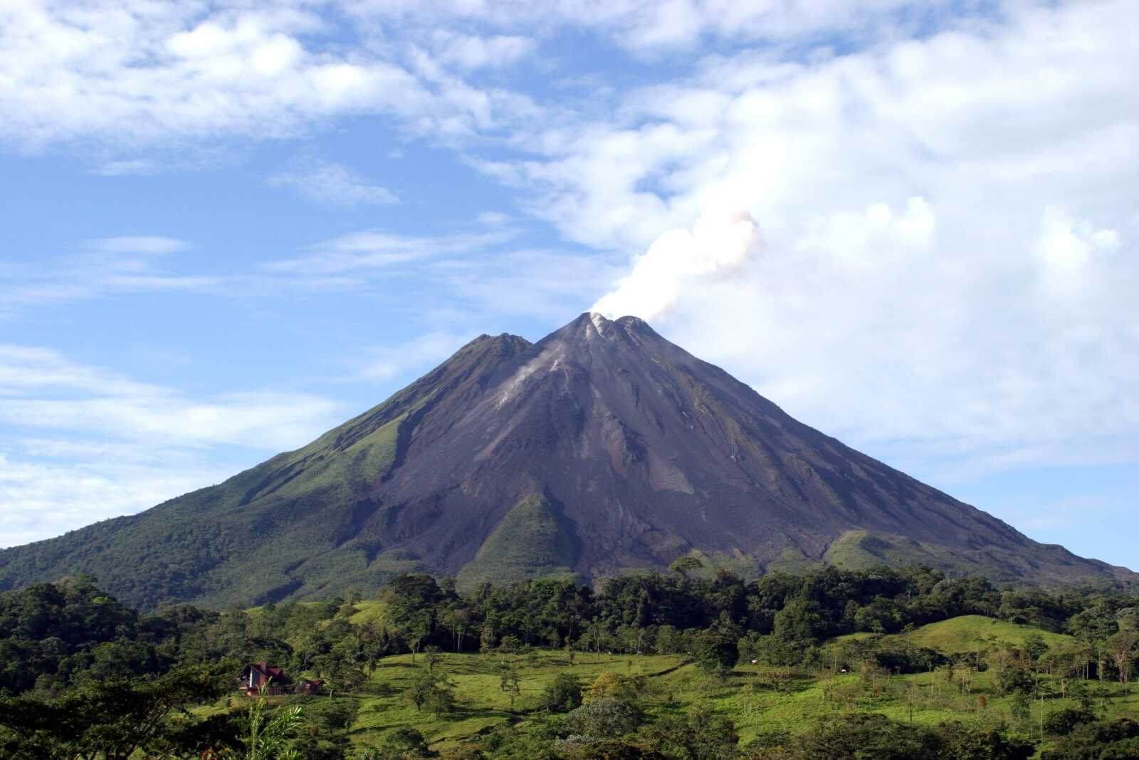 Arenal Volcano Wallpapers (44 images) - WallpaperCat
