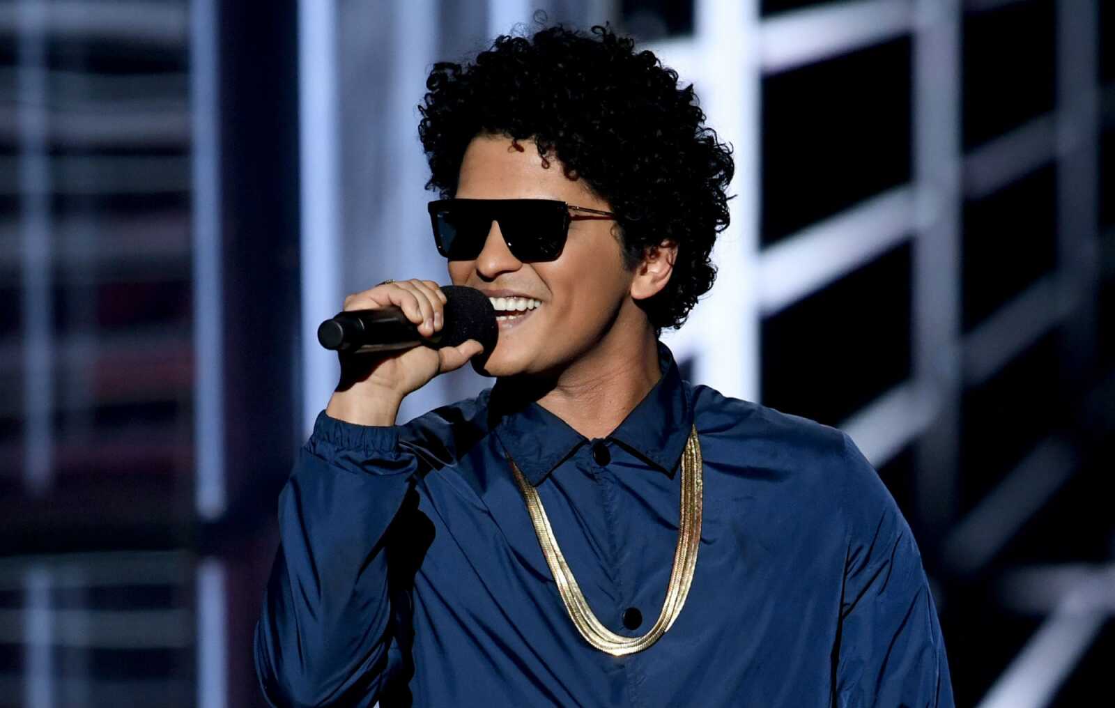 Bruno Mars Wallpapers (66 images) - WallpaperCat