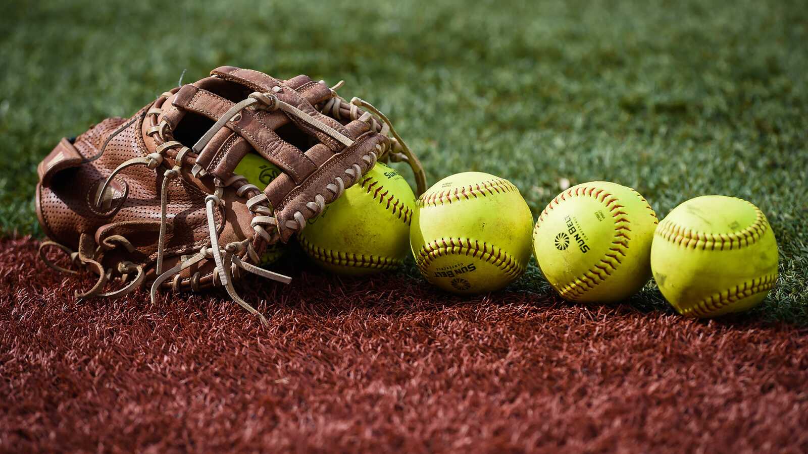 Softball Wallpapers (47 images) - WallpaperCat