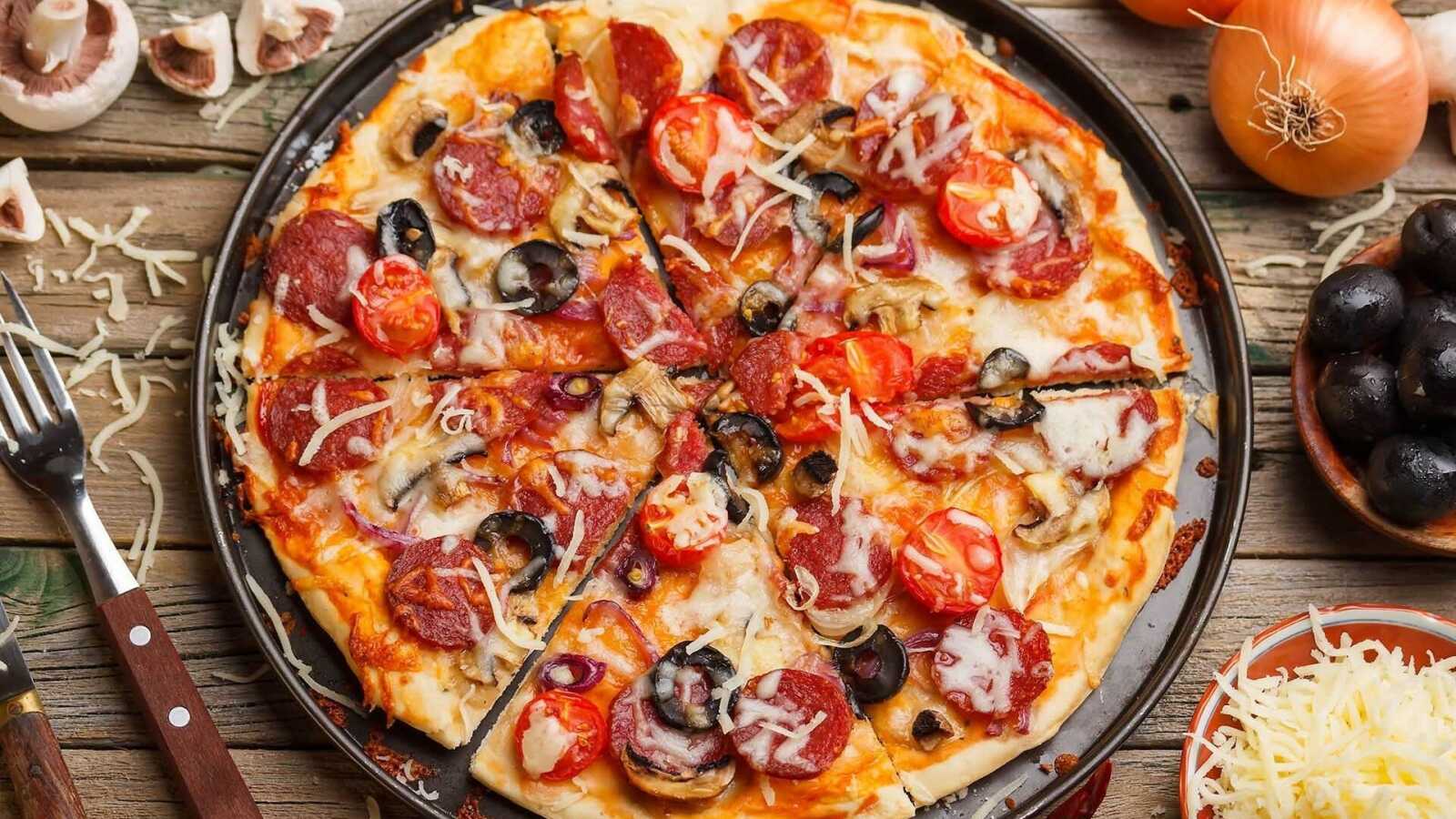 Pizza Wallpapers (64 images) - WallpaperCat