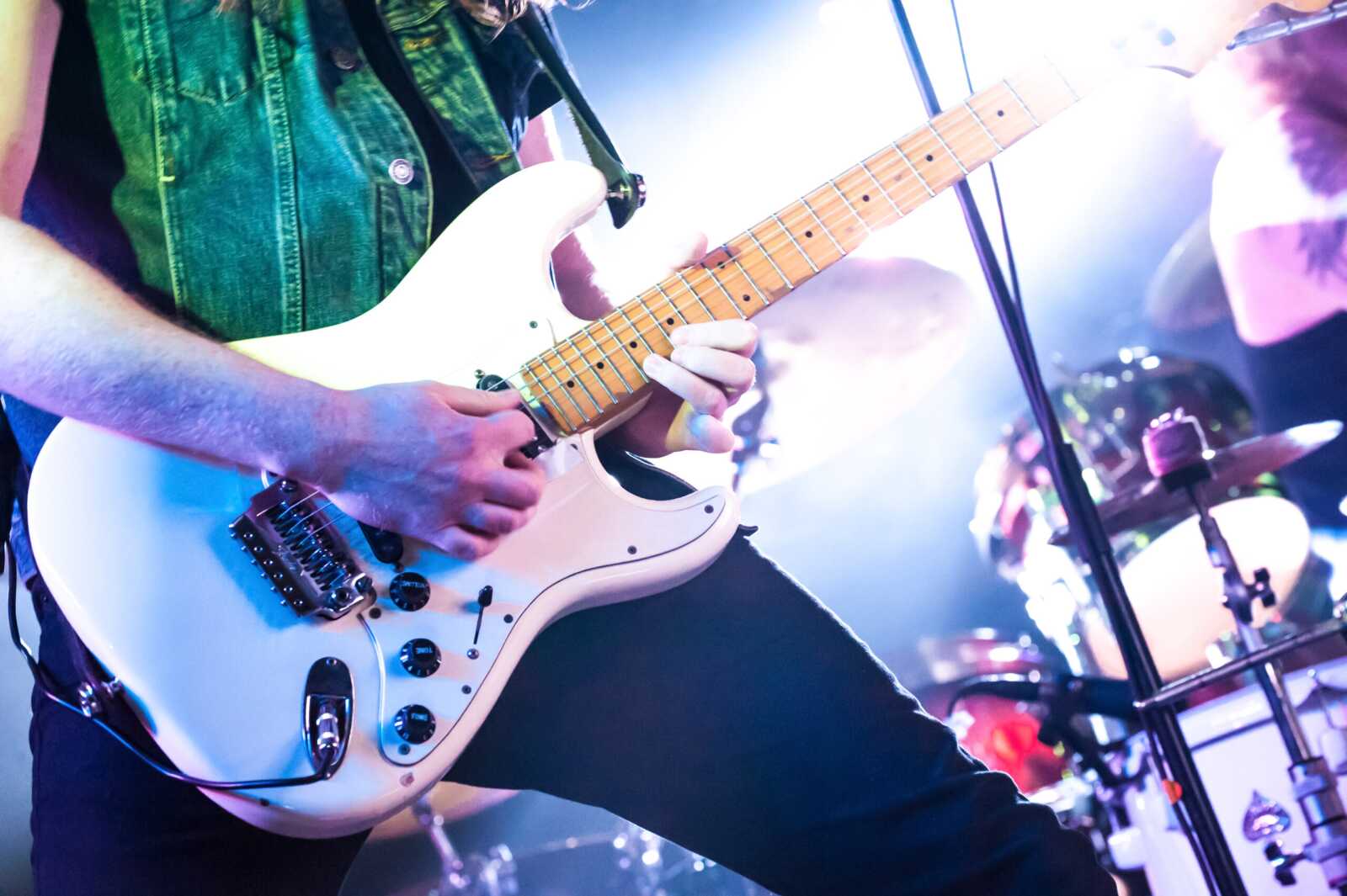 Guitar Player Wallpapers (30 images) - WallpaperCat