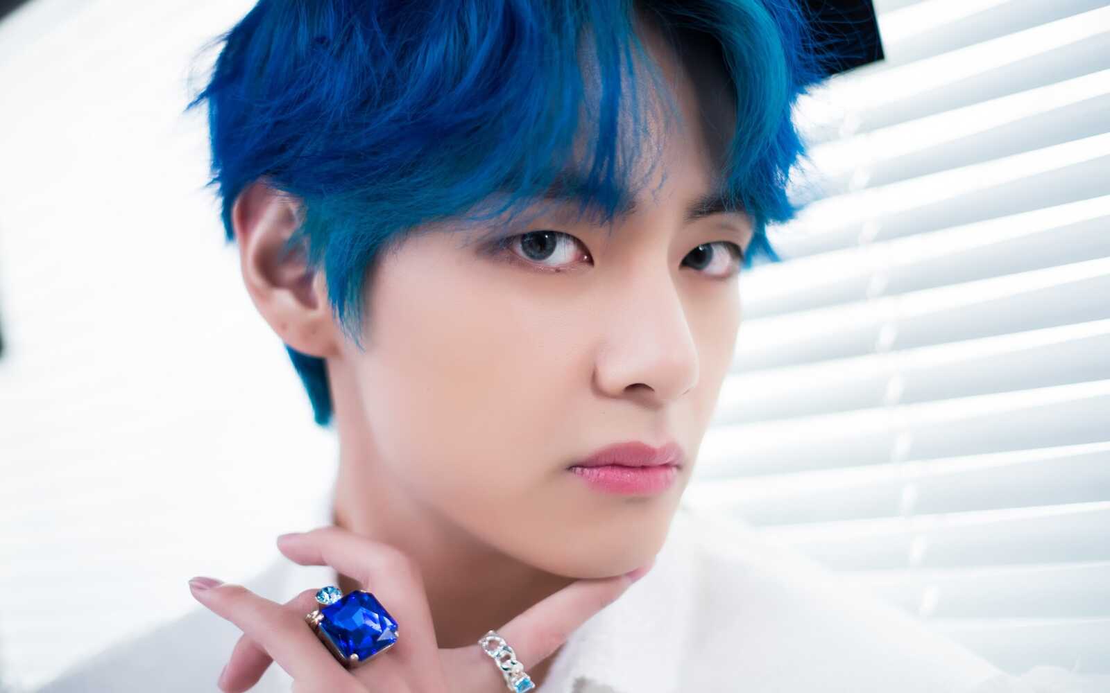 V (BTS) Wallpapers (53 images) - WallpaperCat