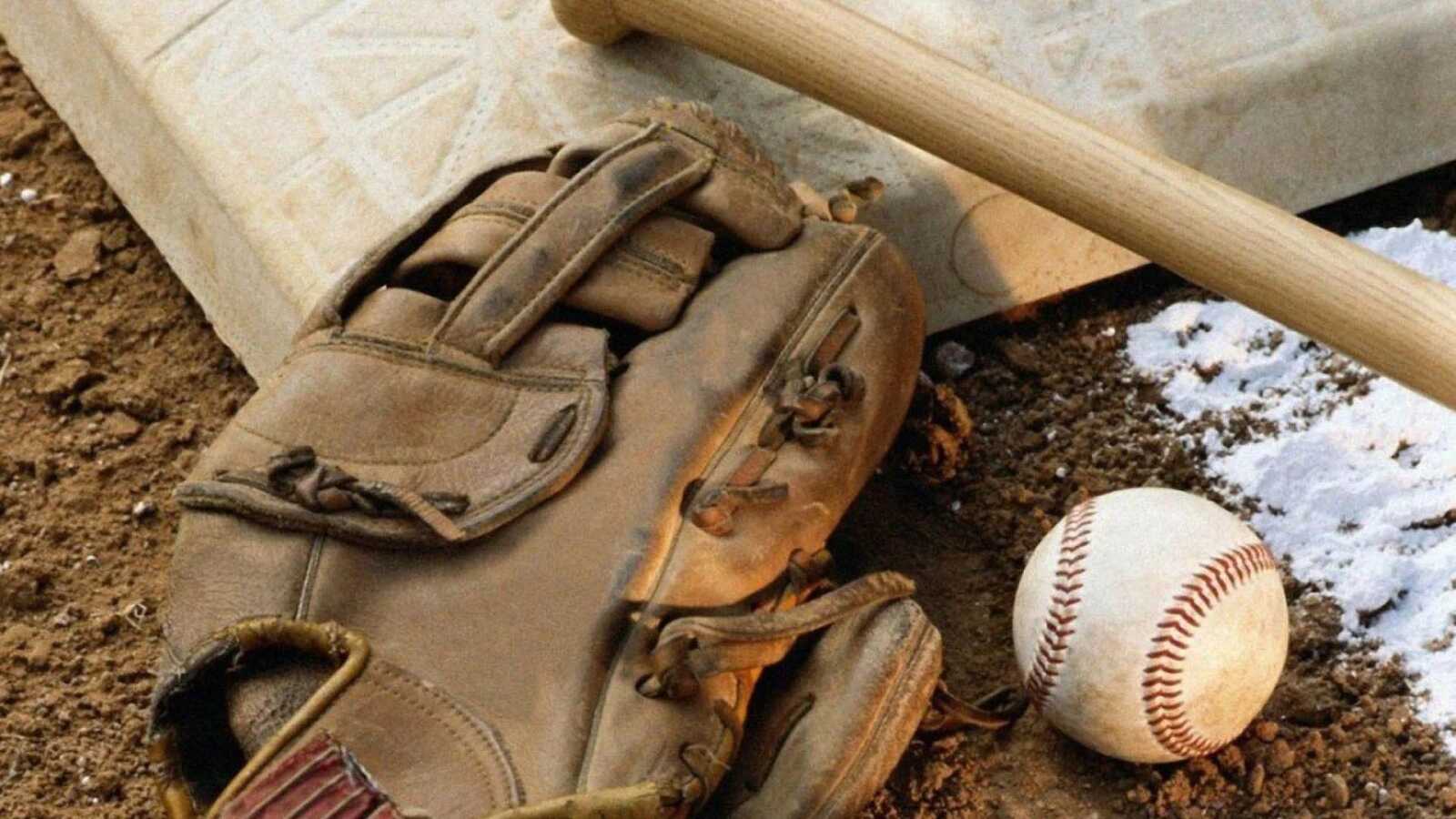 Softball Wallpapers (47 images) - WallpaperCat