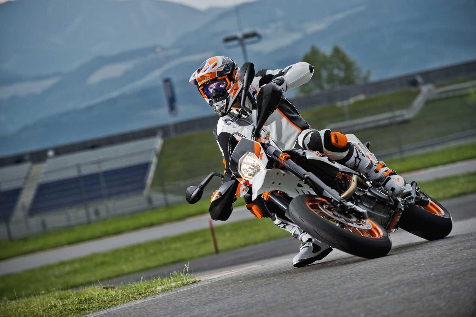 KTM 690 SMC Wallpapers (34 images) - WallpaperCat