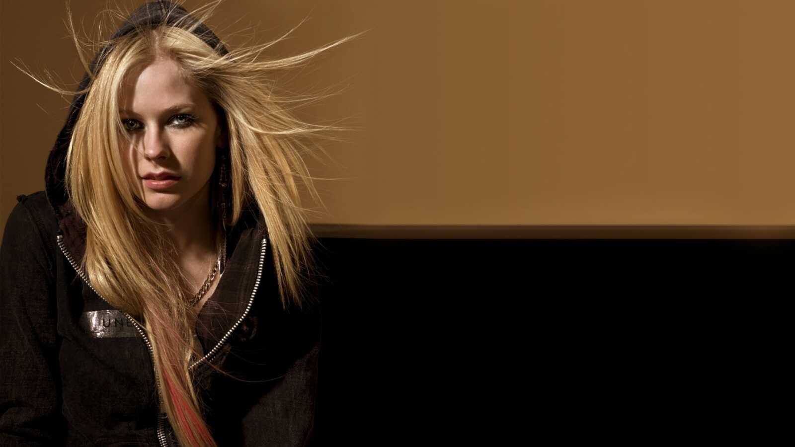 Avril Lavigne Wallpapers (67 images) - WallpaperCat