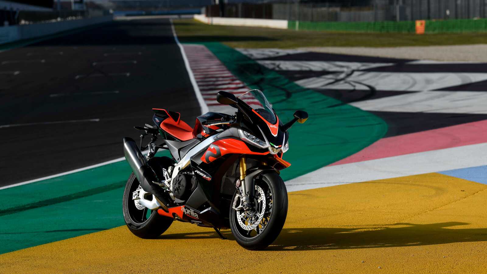 Aprilia RSV4 Wallpapers (54 images) - WallpaperCat