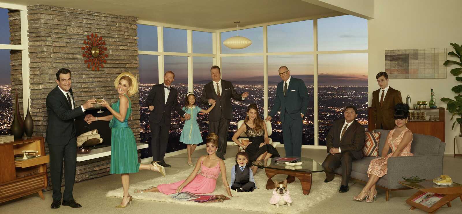 Modern Family (TV Series) Wallpapers (49 images) - WallpaperCat