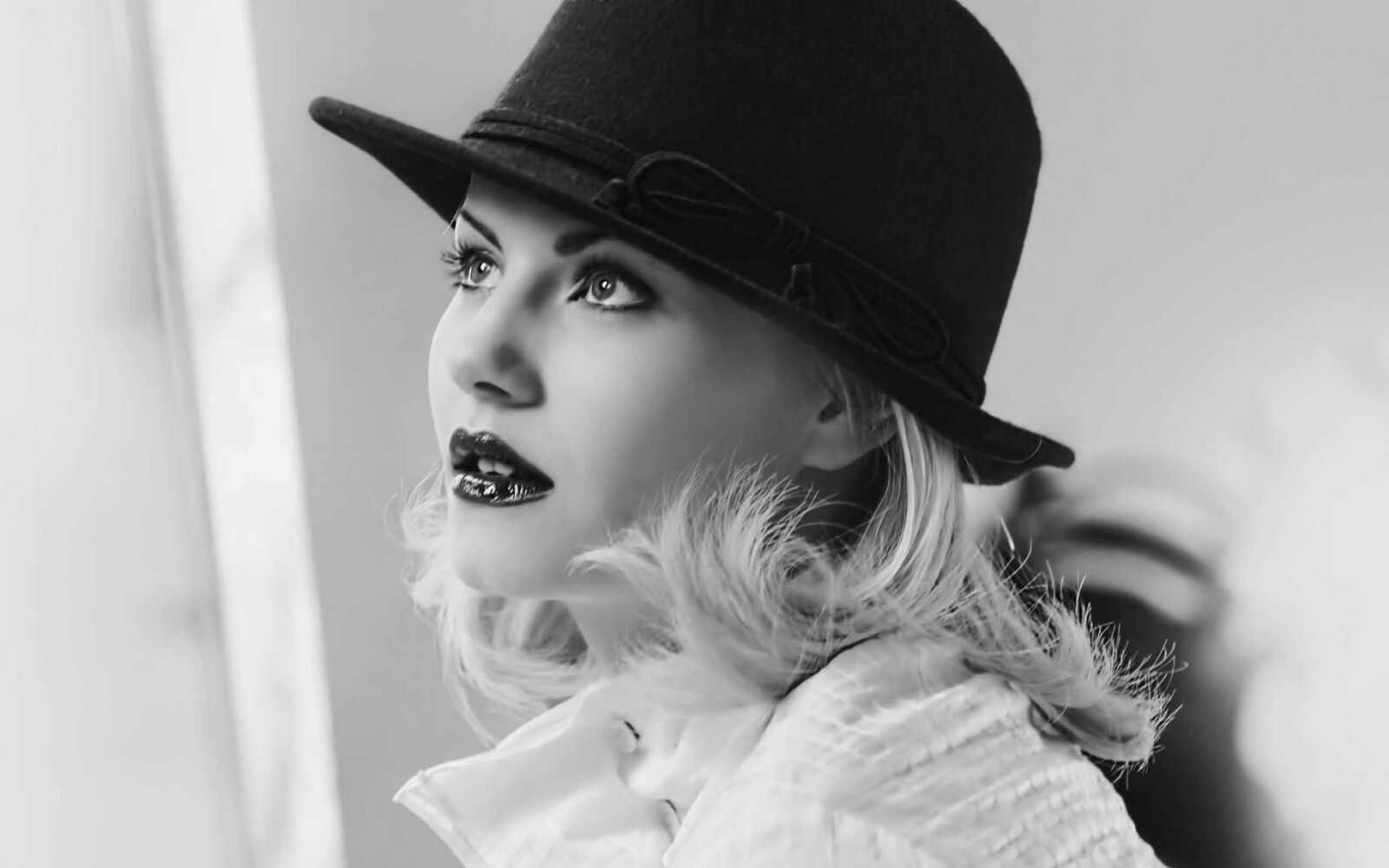 Elisha Cuthbert Wallpapers (59 images) - WallpaperCat