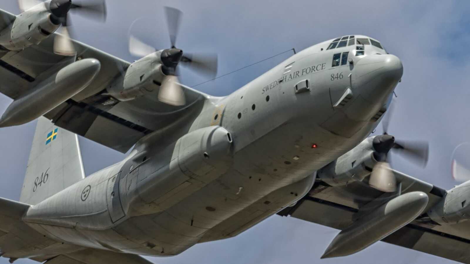 Lockheed C-130 Hercules Wallpapers (45 images) - WallpaperCat