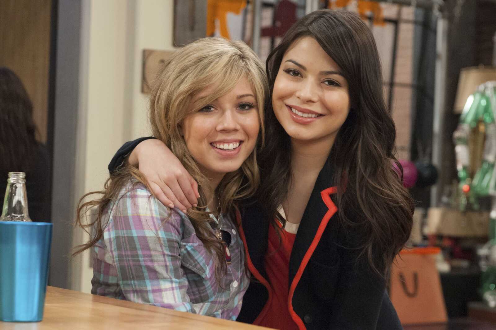 iCarly Wallpapers (34 images) - WallpaperCat