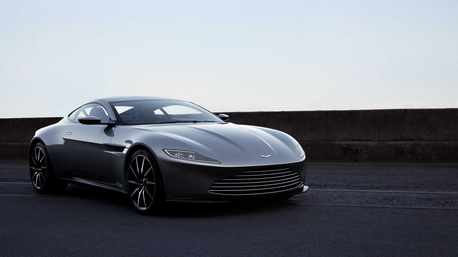 Aston Martin Vantage Wallpapers (54 images) - WallpaperCat