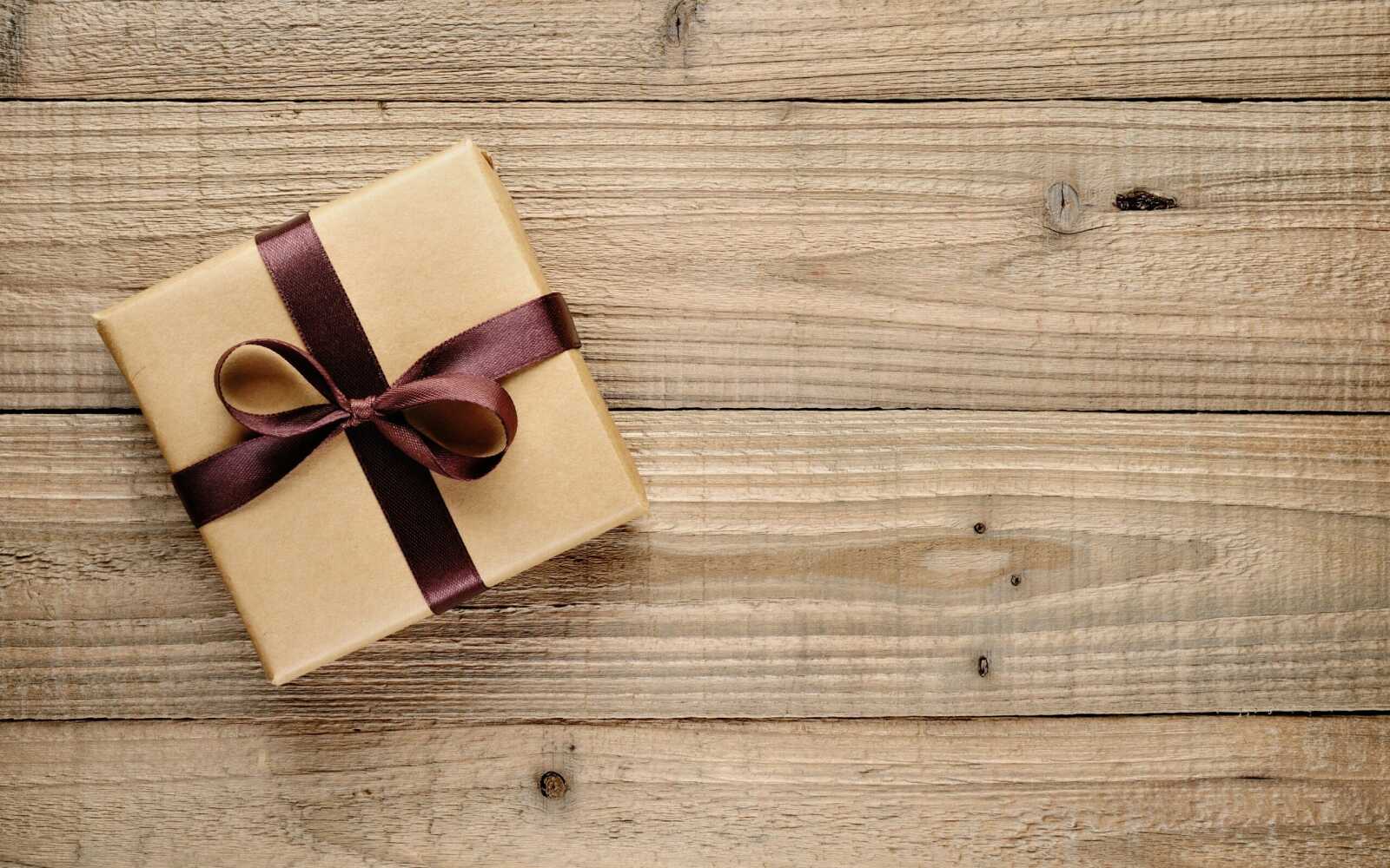 Gifts Wallpapers (47 images) - WallpaperCat
