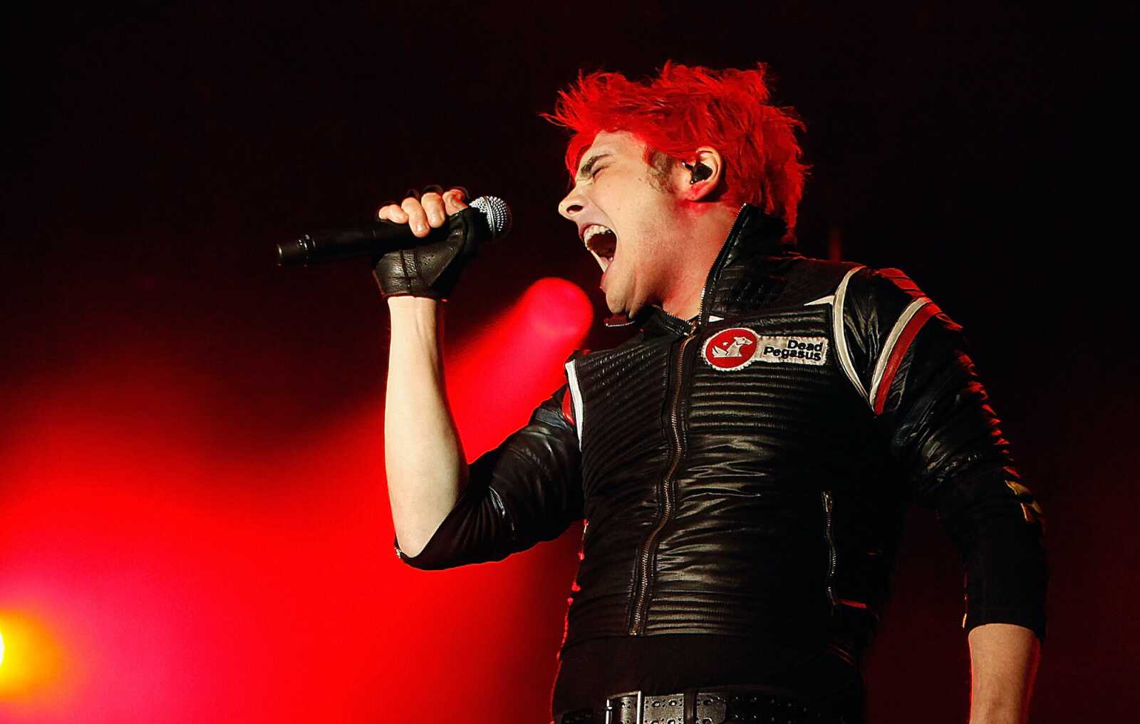 Gerard Way Wallpapers (44 images) - WallpaperCat