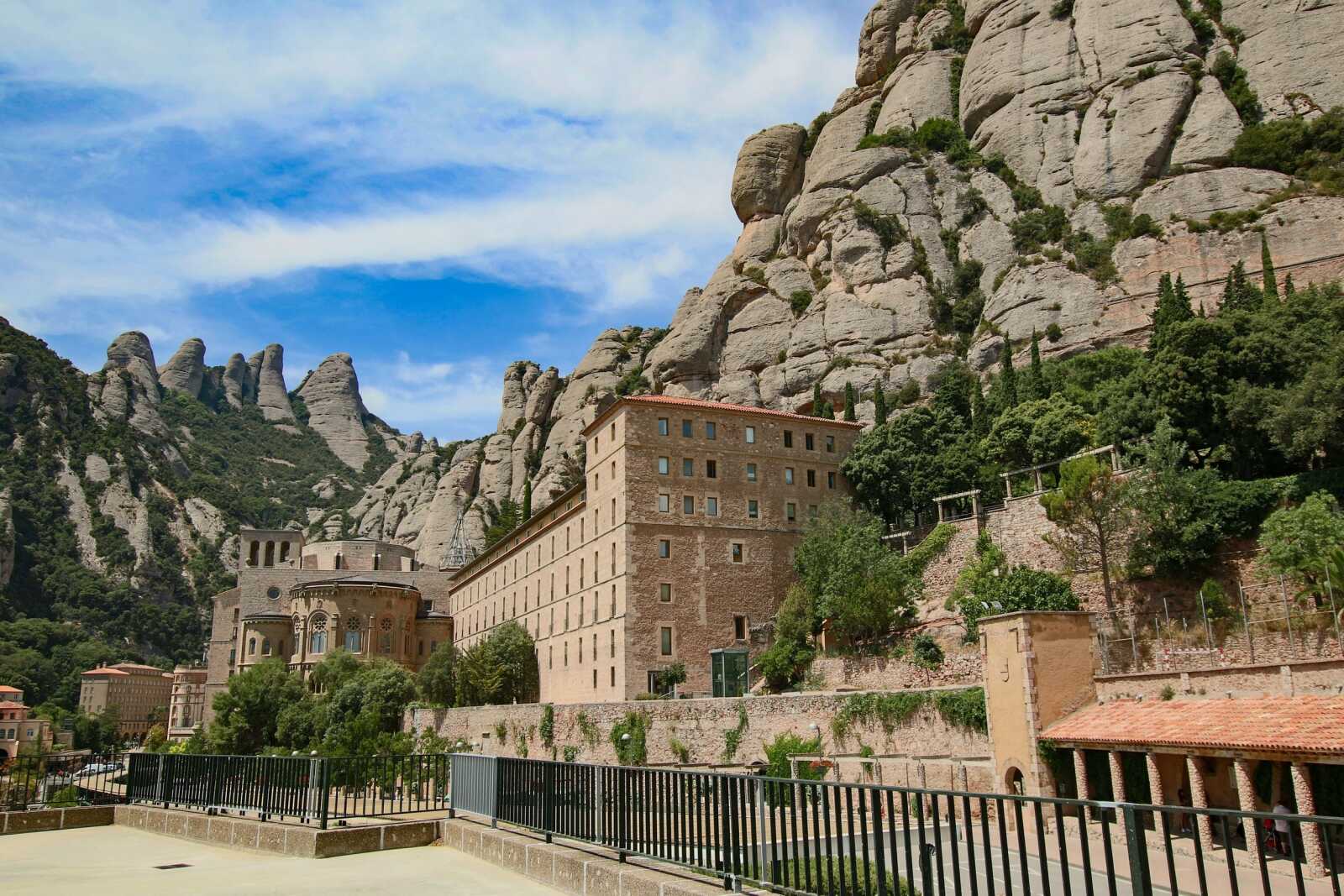 Montserrat Wallpapers (30 images) - WallpaperCat