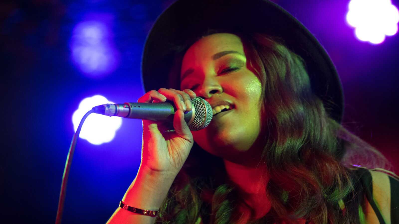 Alex Isley (Singer) Wallpapers (4 images) - WallpaperCat