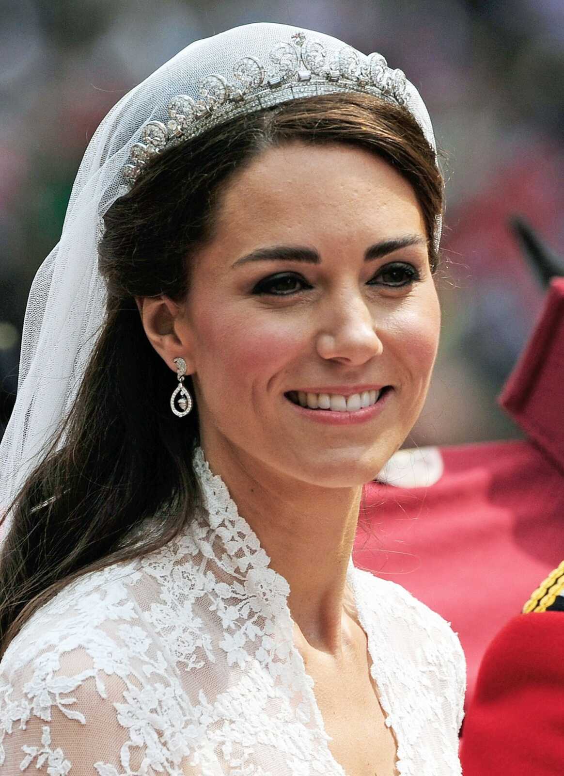 Tiara Wallpapers (16 images) - WallpaperCat