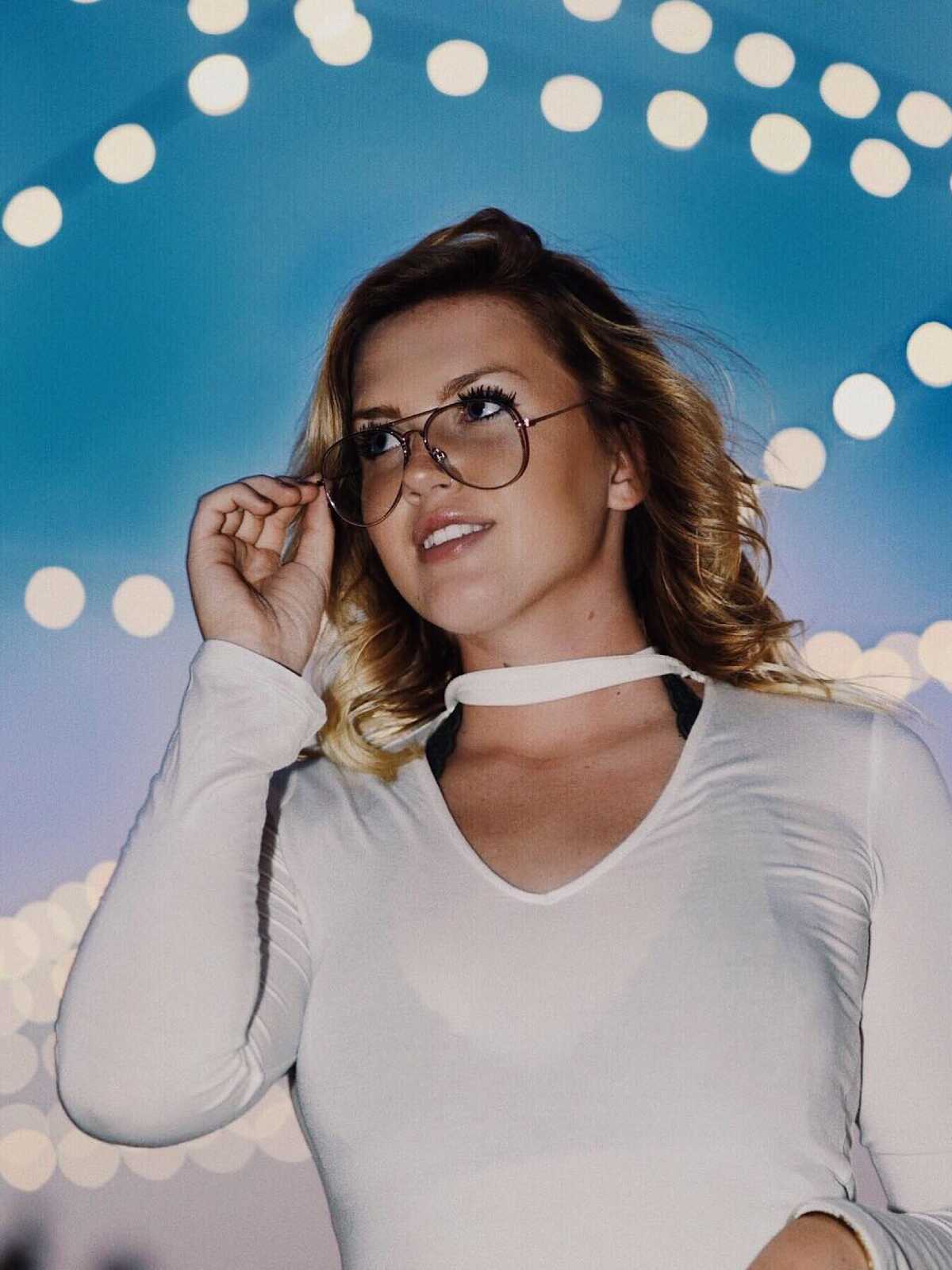 Morgan Adams Wallpapers (8 images) - WallpaperCat