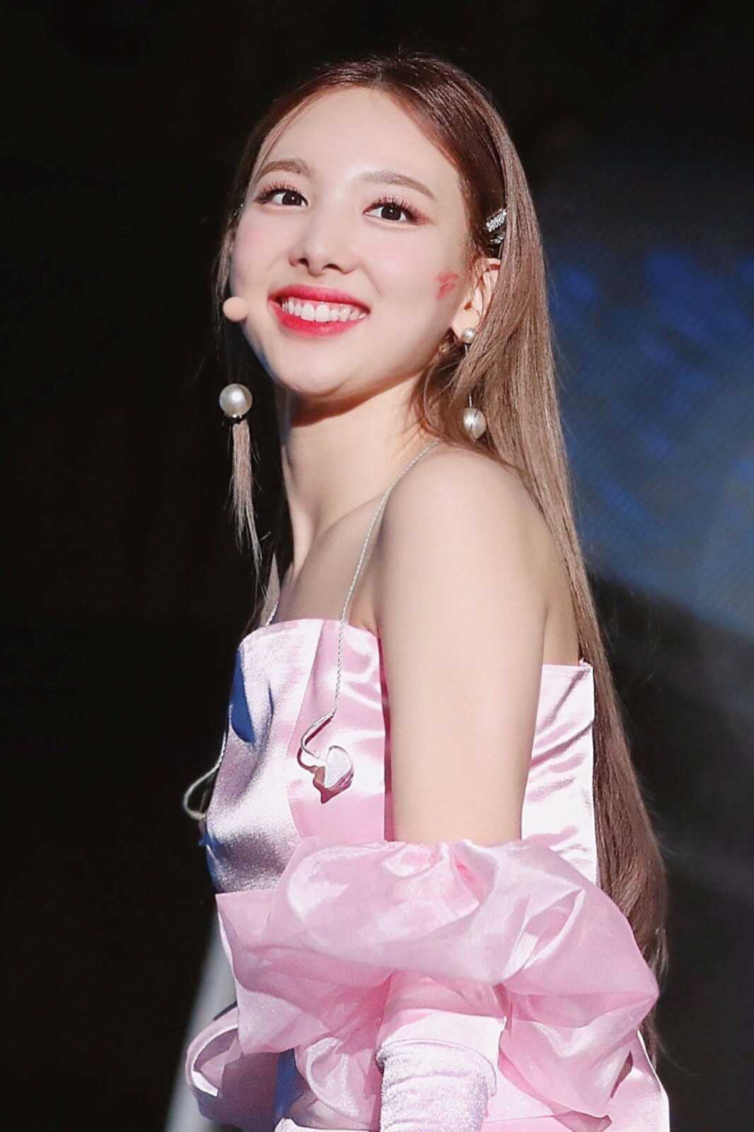 Nayeon Wallpapers (50 images) - WallpaperCat