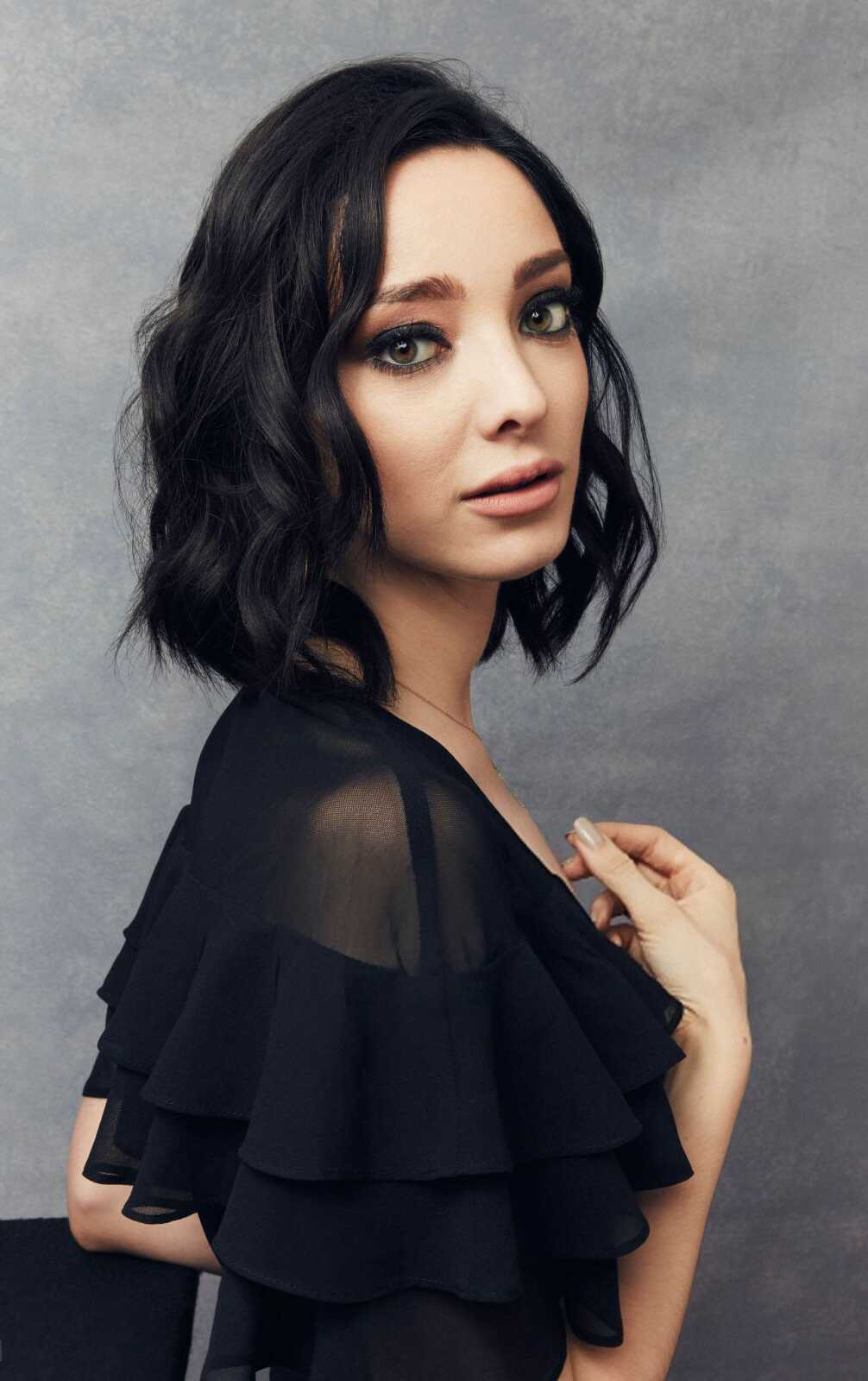 Emma Dumont Wallpapers (55 images) - WallpaperCat