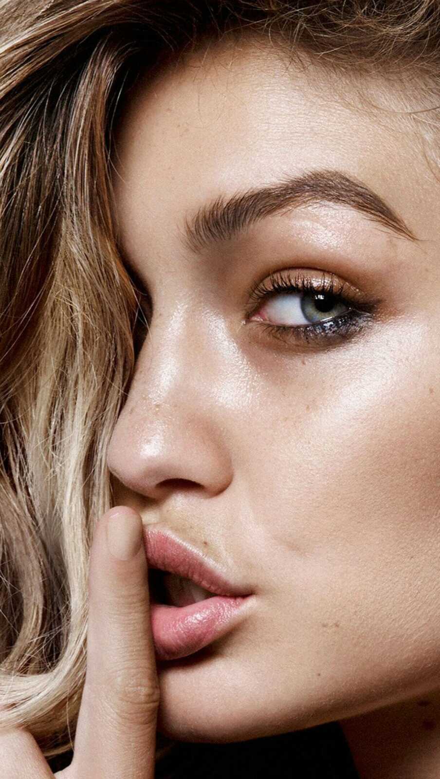 Gigi Hadid Wallpapers (91 images) - WallpaperCat