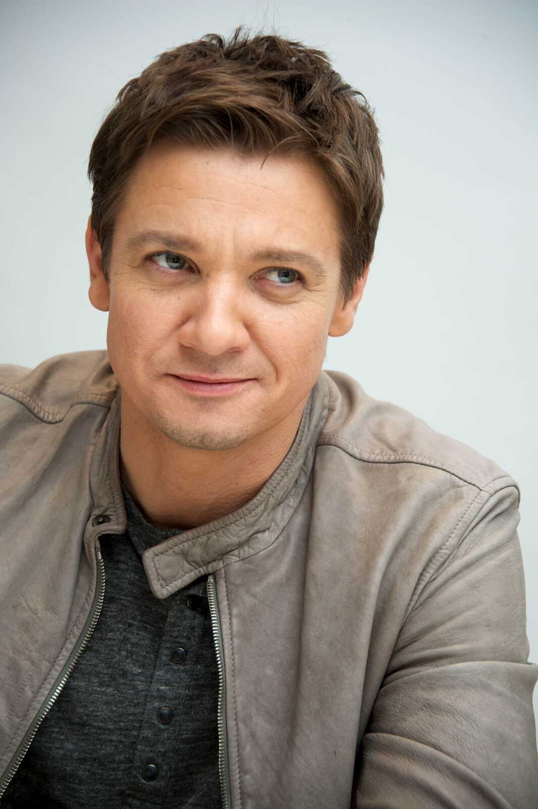 Jeremy Renner Wallpapers (65 images) - WallpaperCat