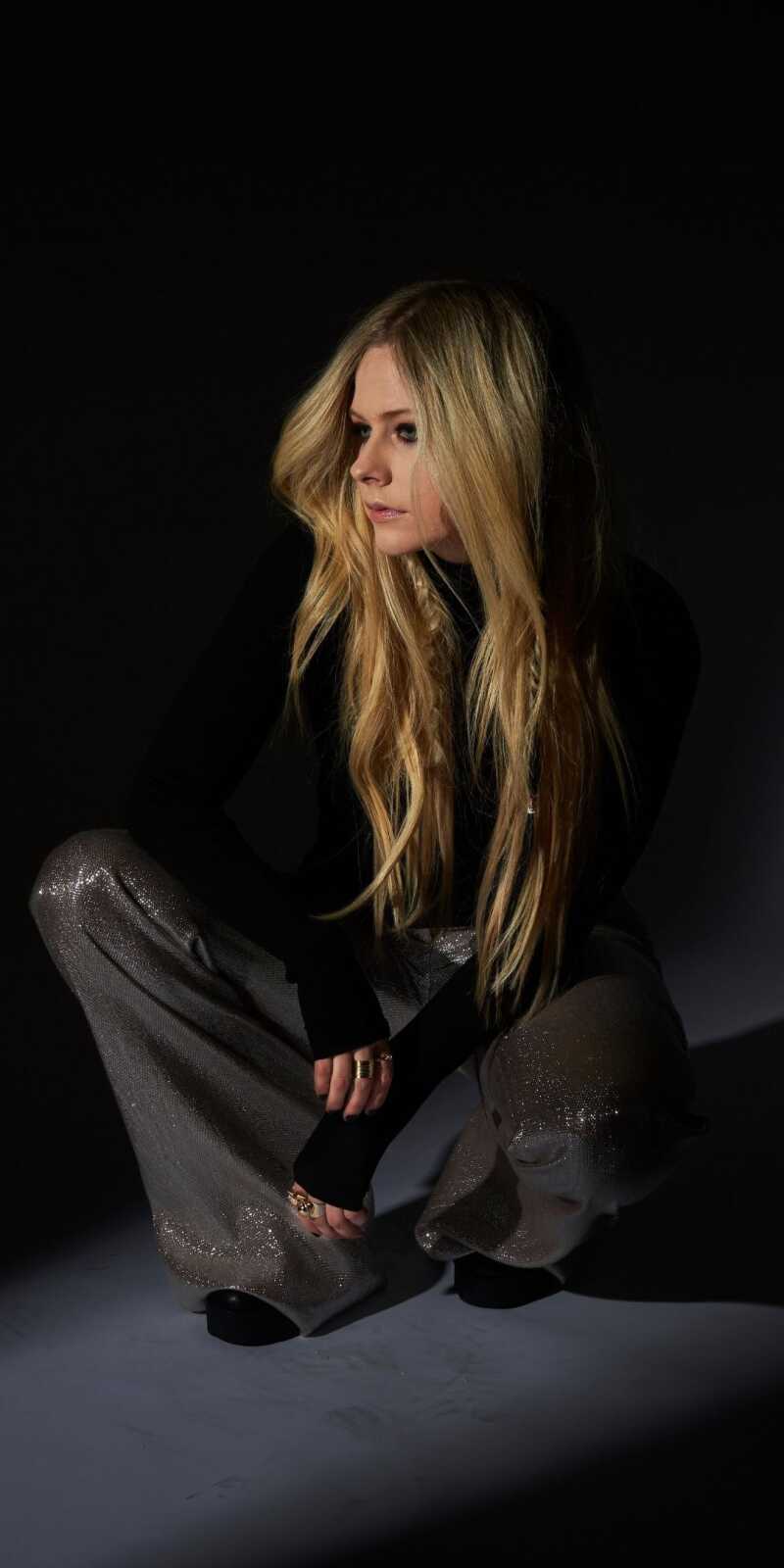 Avril Lavigne Wallpapers (67 images) - WallpaperCat