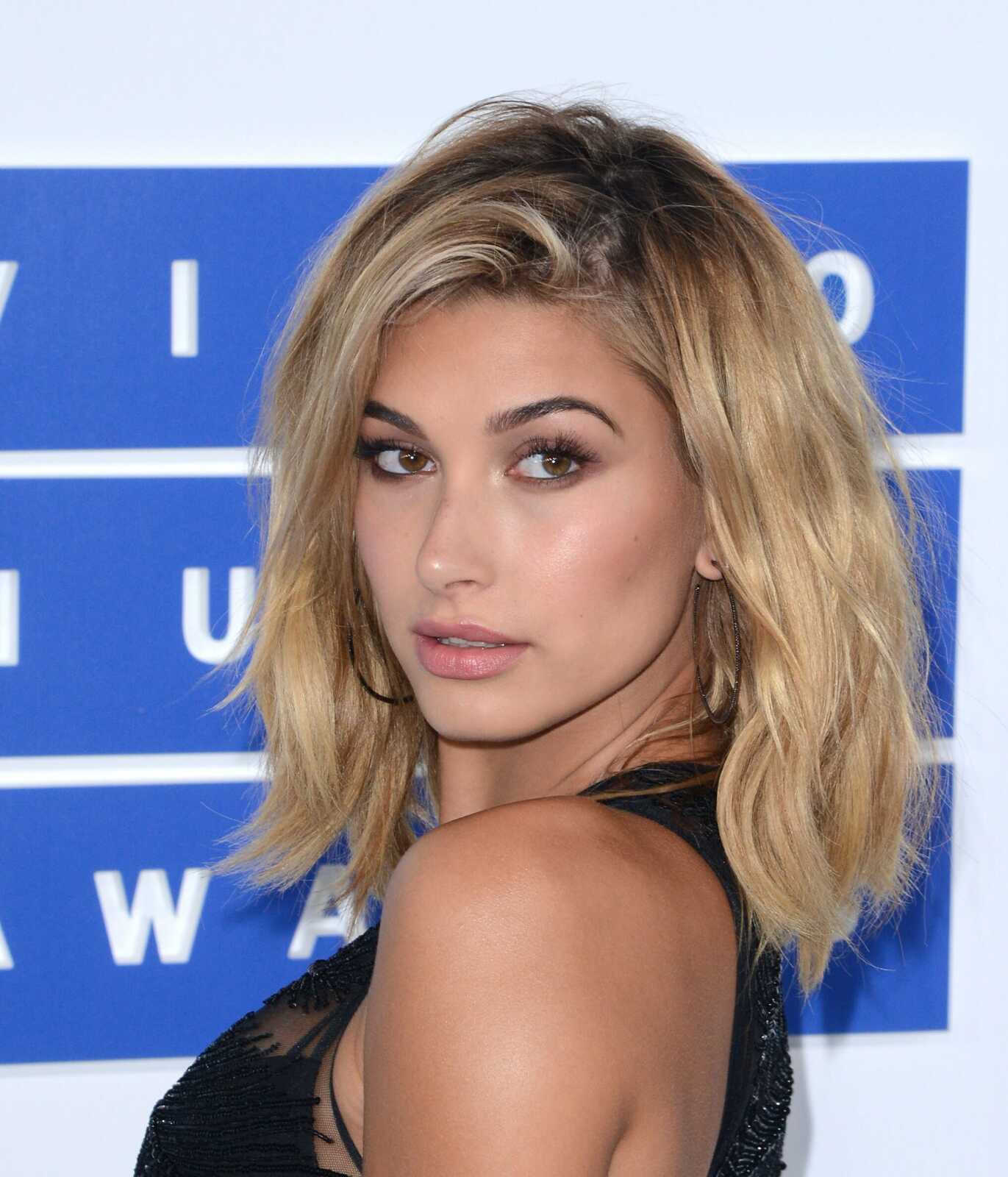 Hailey Bieber Wallpapers (51 images) - WallpaperCat