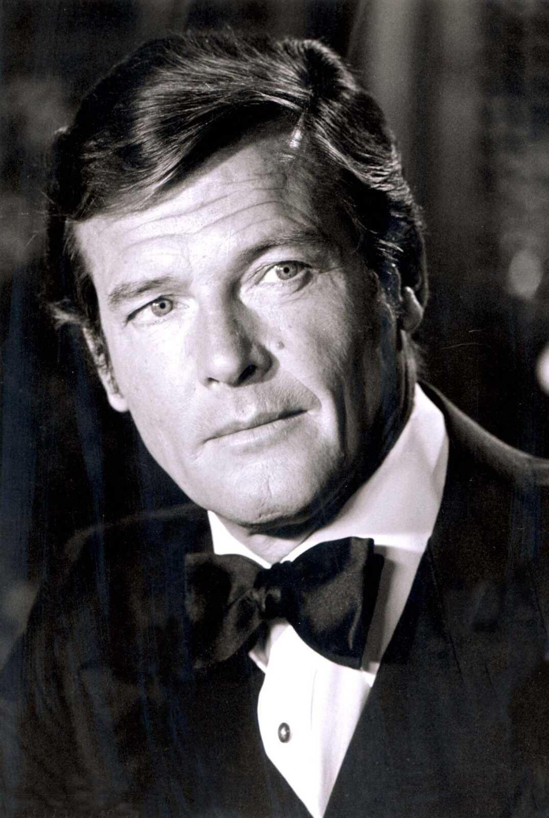 James Bond (Roger Moore) Wallpapers (13 images) - WallpaperCat