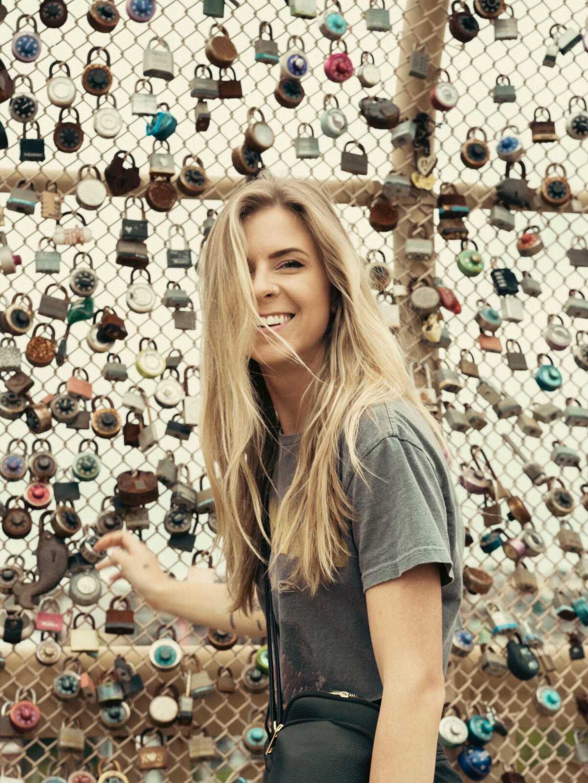 Taylor Acorn (Singer) Wallpapers (12 images) - WallpaperCat