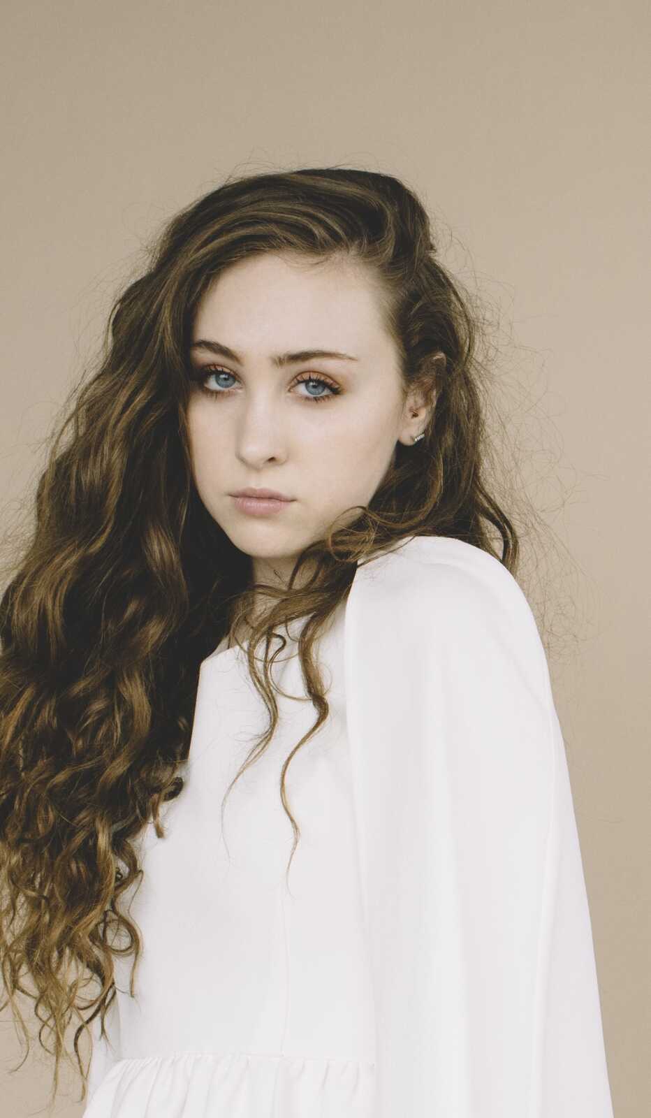 Chappell Roan Wallpapers (15 images) - WallpaperCat