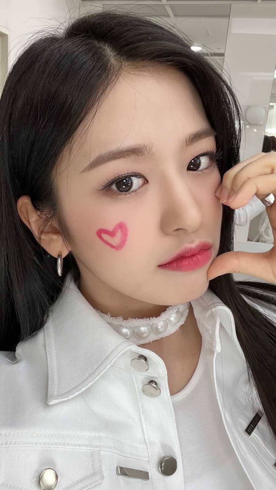 IVE (K-pop) Wallpapers (33 images) - WallpaperCat