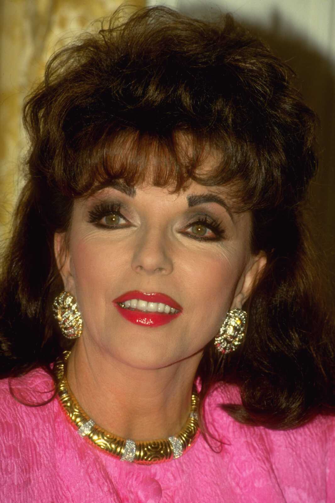 Joan Collins Wallpapers (44 images) - WallpaperCat