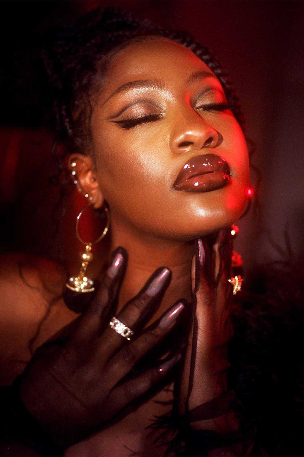 Tems (Singer) Wallpapers (25 images) - WallpaperCat