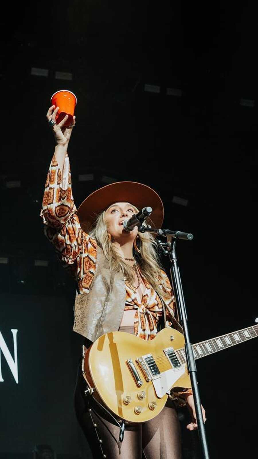 Lainey Wilson Wallpapers (46 images) - WallpaperCat