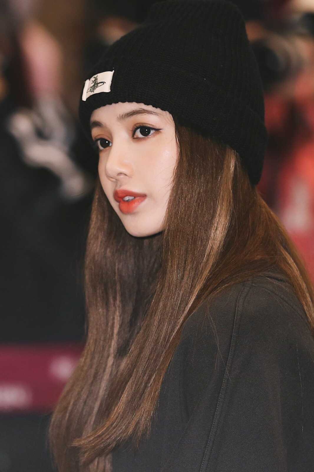 Lisa (Blackpink) Wallpapers (29 images) - WallpaperCat