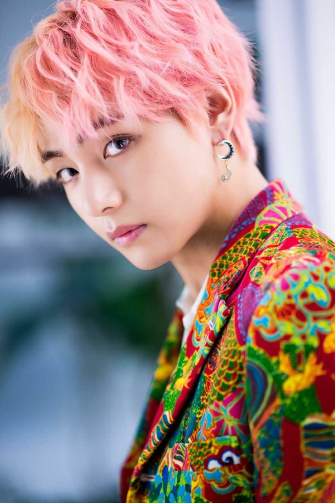 V (BTS) Wallpapers (53 images) - WallpaperCat