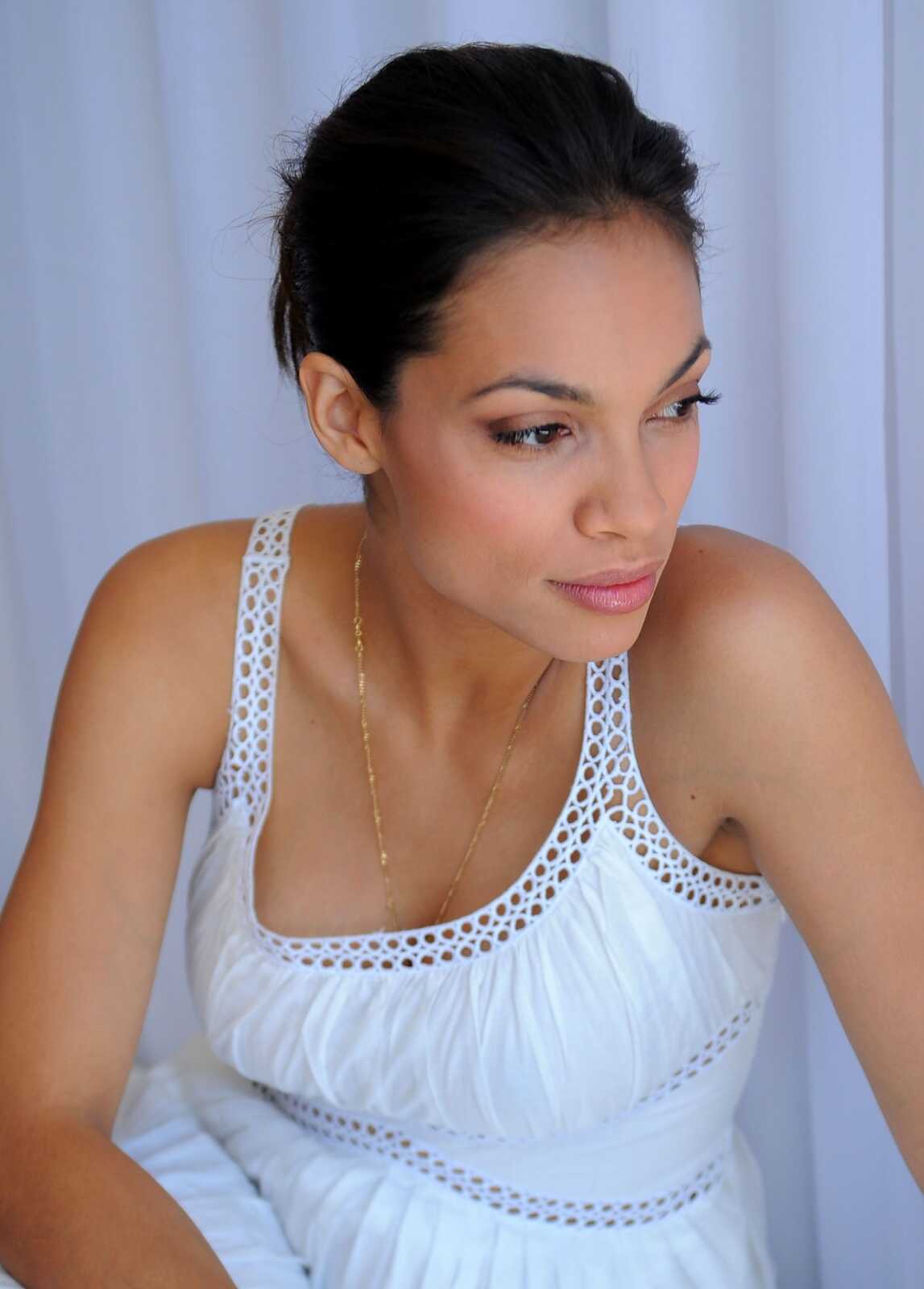 Rosario Dawson Wallpapers (26 images) - WallpaperCat