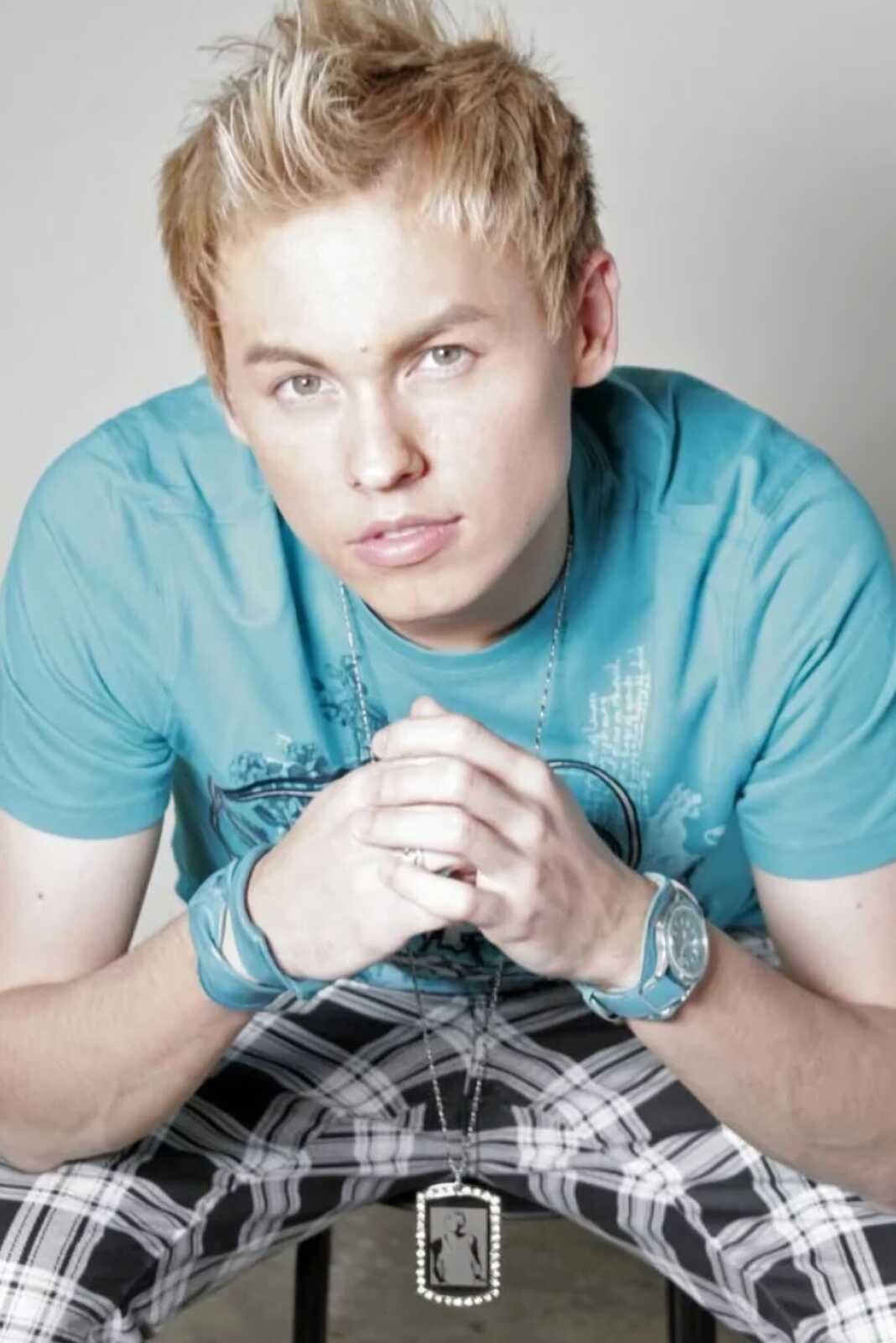 Drew Ryan Scott Wallpapers (9 images) - WallpaperCat