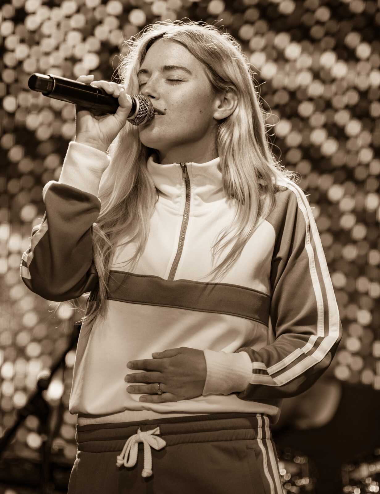 Ashe (Singer) Wallpapers (21 images) - WallpaperCat