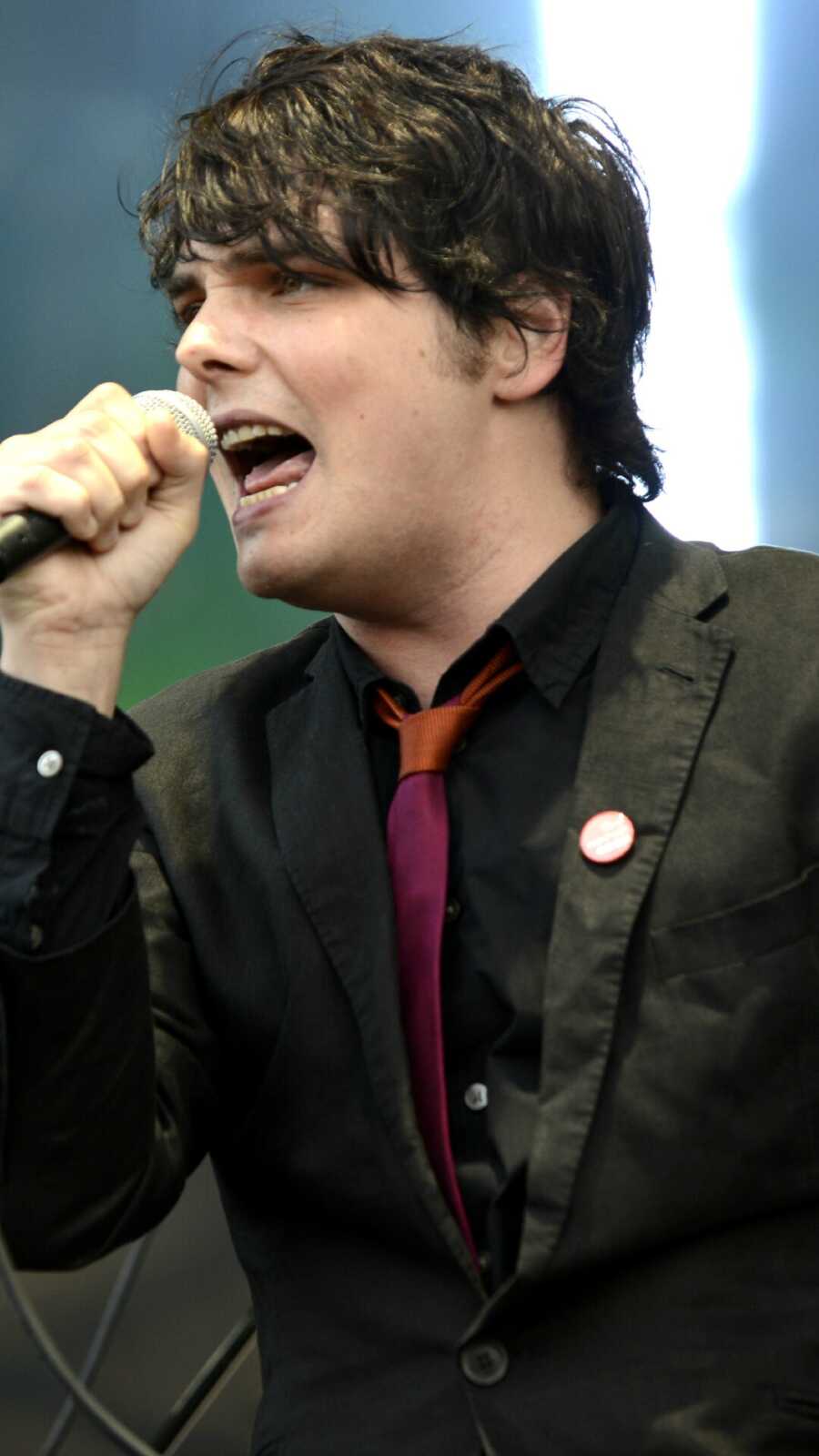 Gerard Way Wallpapers (44 images) - WallpaperCat
