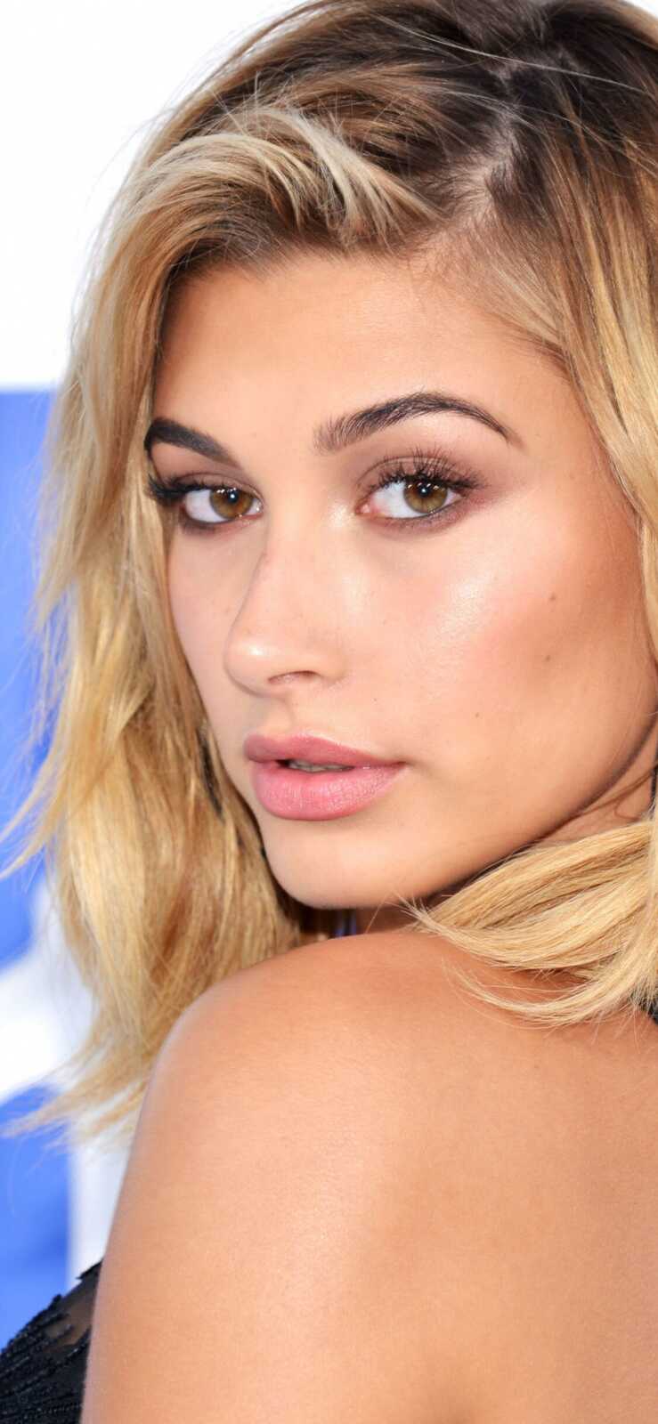 Hailey Bieber Wallpapers (51 images) - WallpaperCat