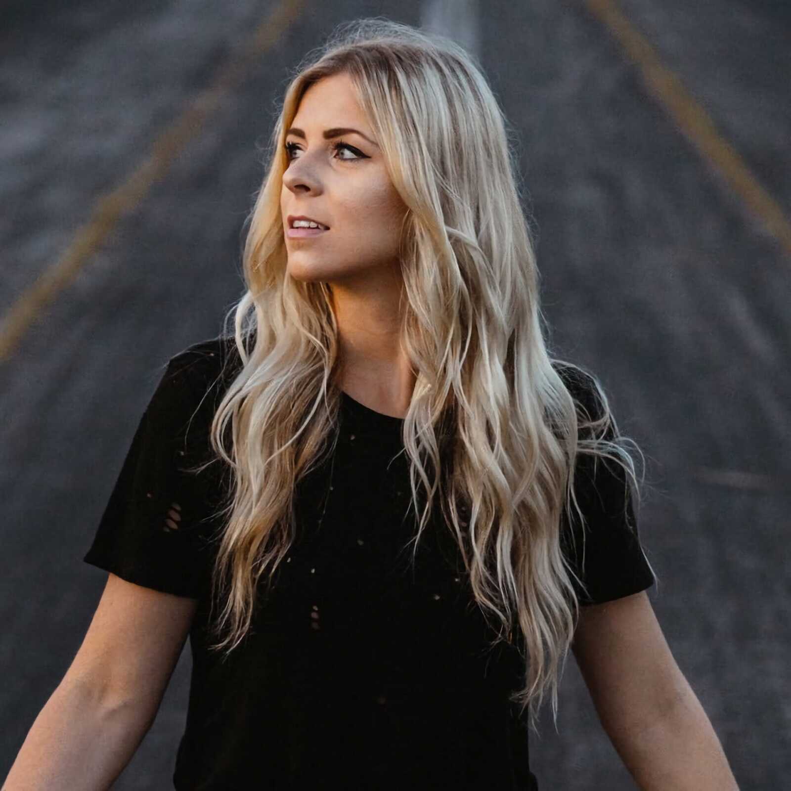 Taylor Acorn (Singer) Wallpapers (12 images) - WallpaperCat