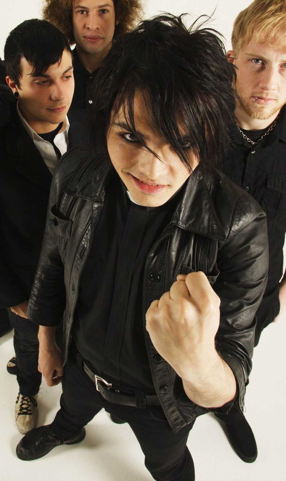 Gerard Way Wallpapers (44 images) - WallpaperCat