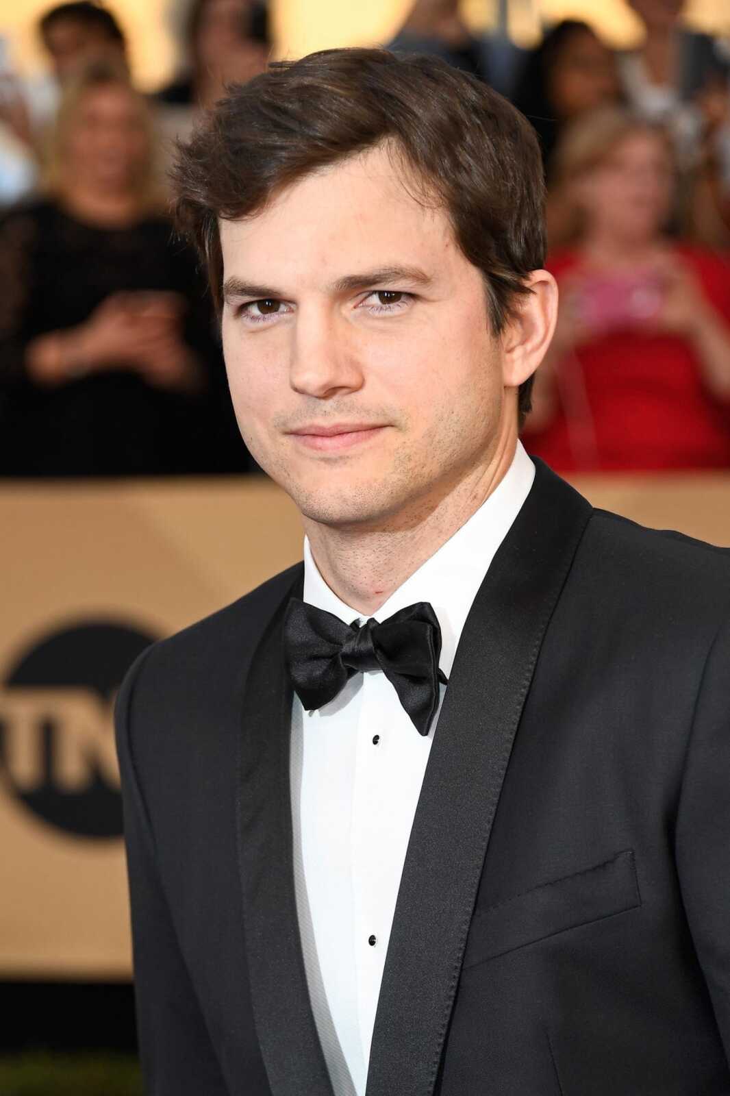 Ashton Kutcher Wallpapers (41 images) - WallpaperCat