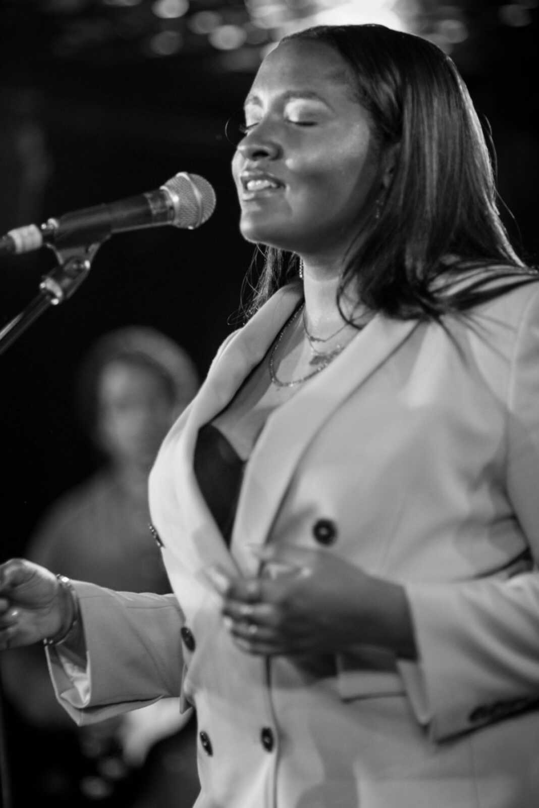 Alex Isley (Singer) Wallpapers (4 images) - WallpaperCat