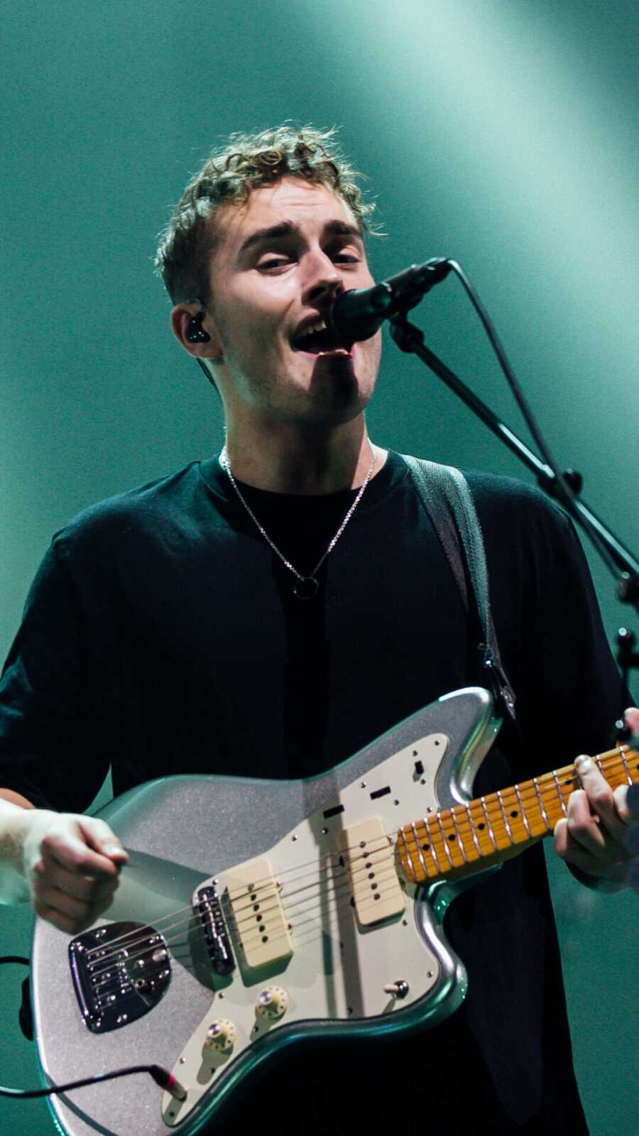 Sam Fender Wallpapers (23 images) - WallpaperCat