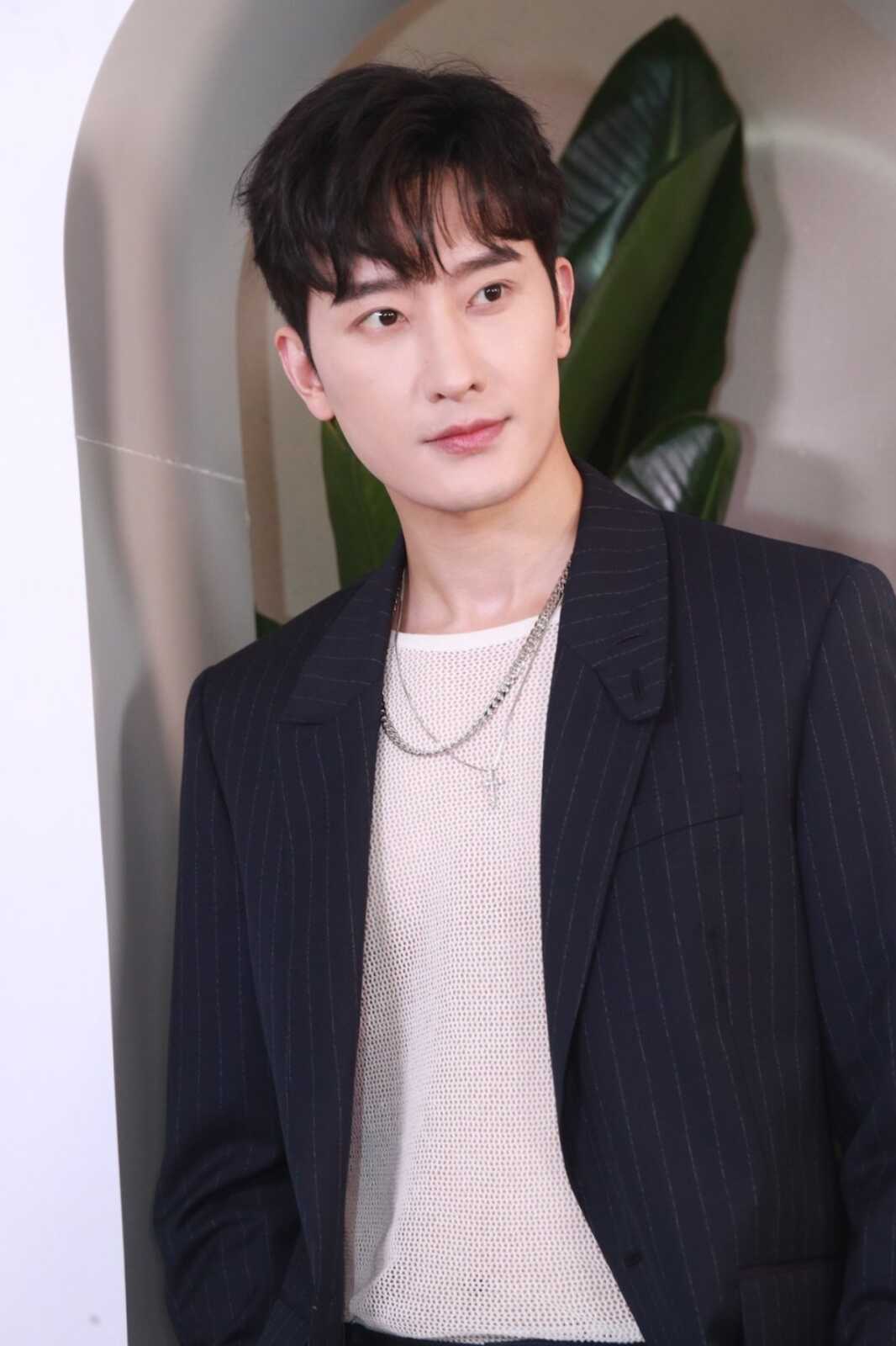 Zhou Mi Wallpapers (23 images) - WallpaperCat