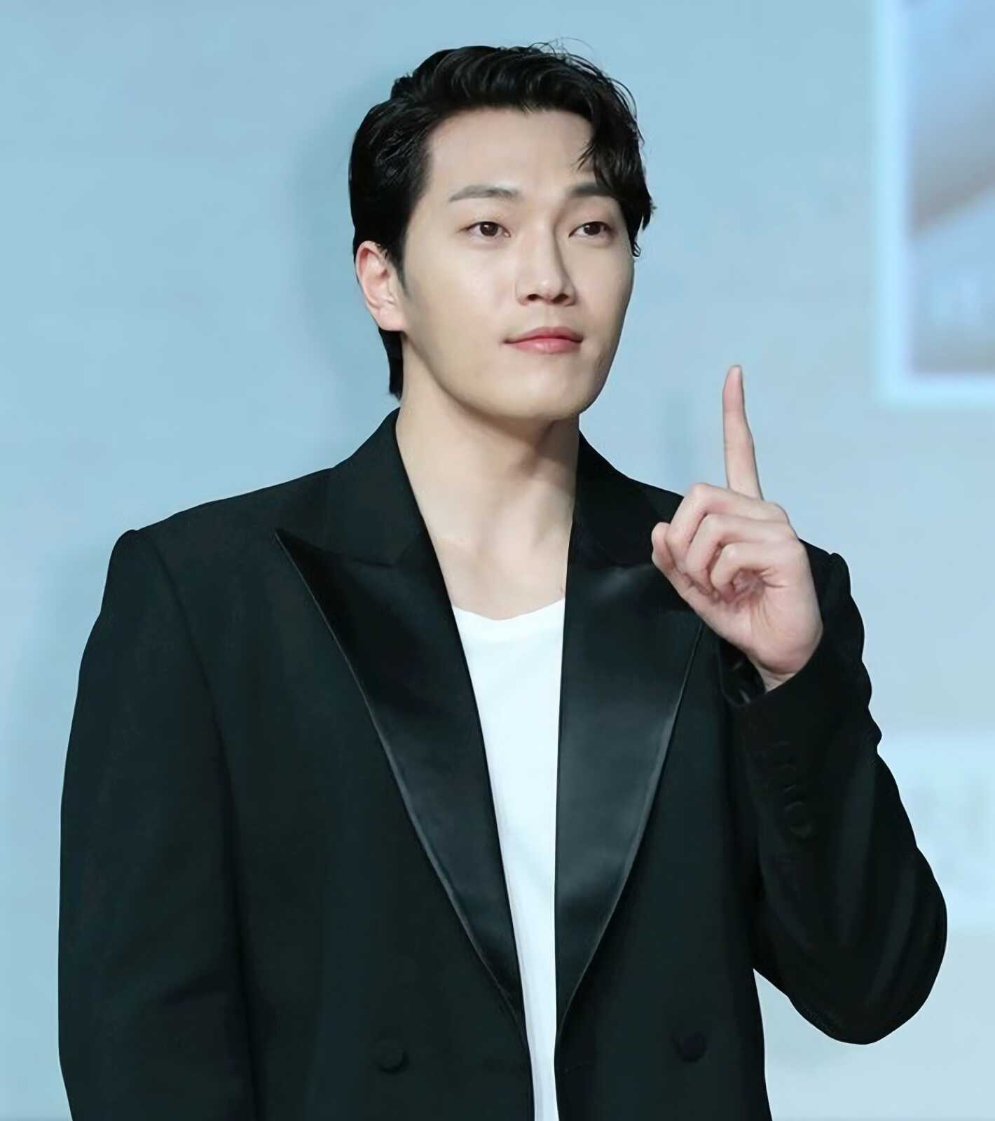 Kim Feel (K-Pop) Wallpapers (10 images) - WallpaperCat